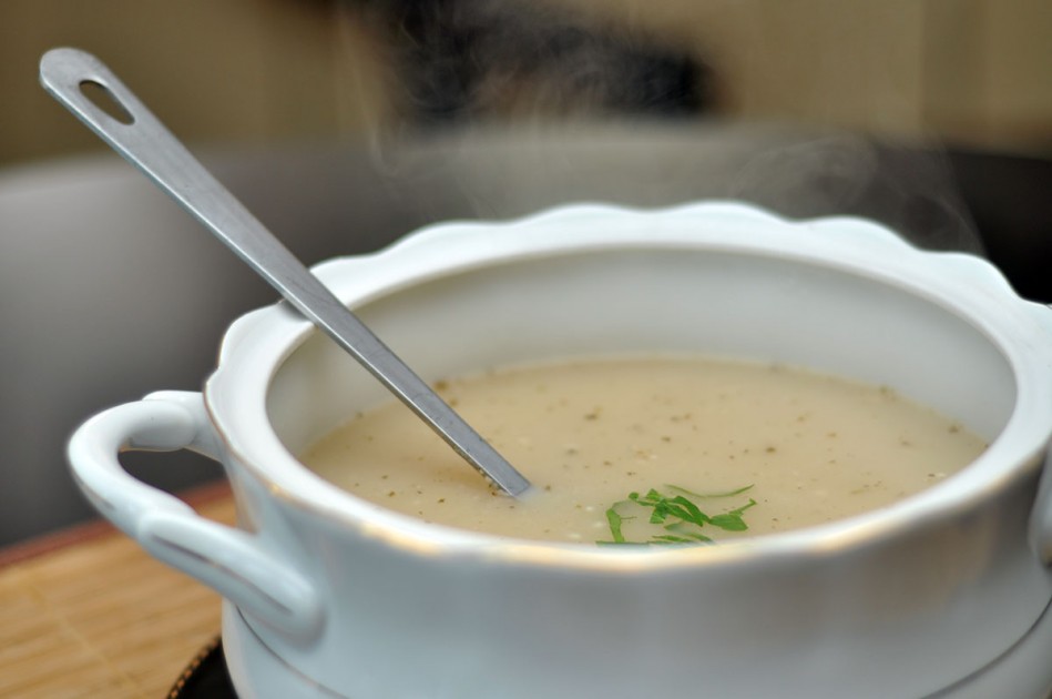 Barszcz biały z grzybami